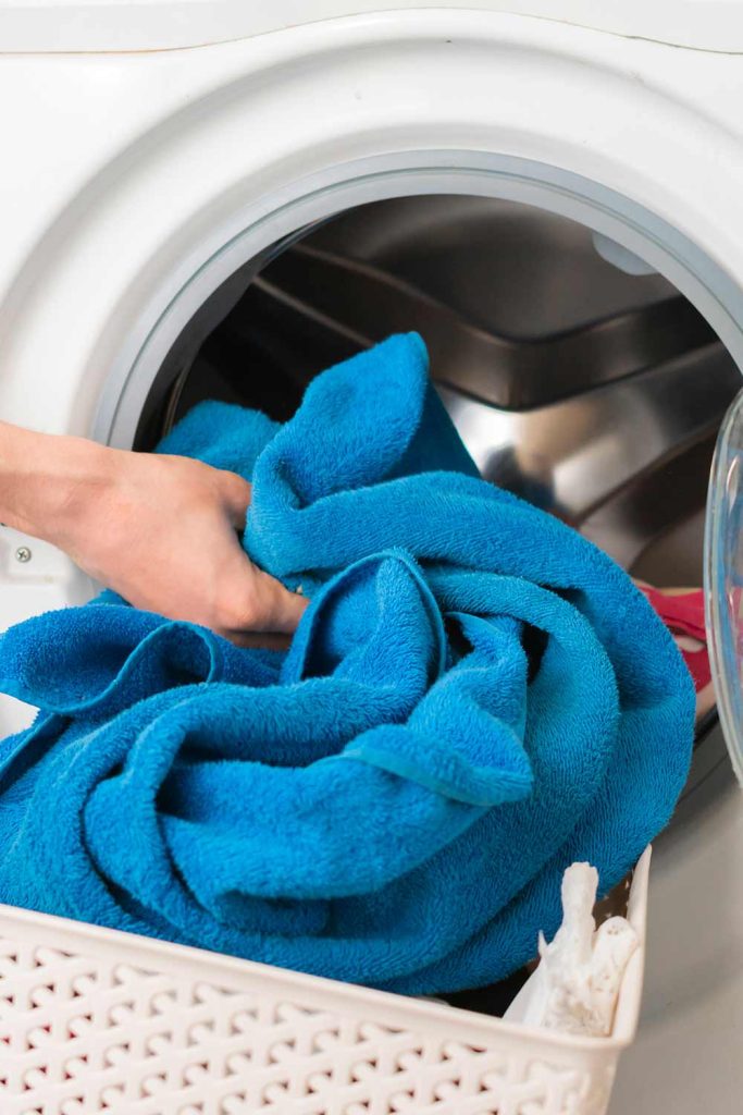 Why You Should Always Wash Bathroom Towels Separately - Fakake – Home ...
